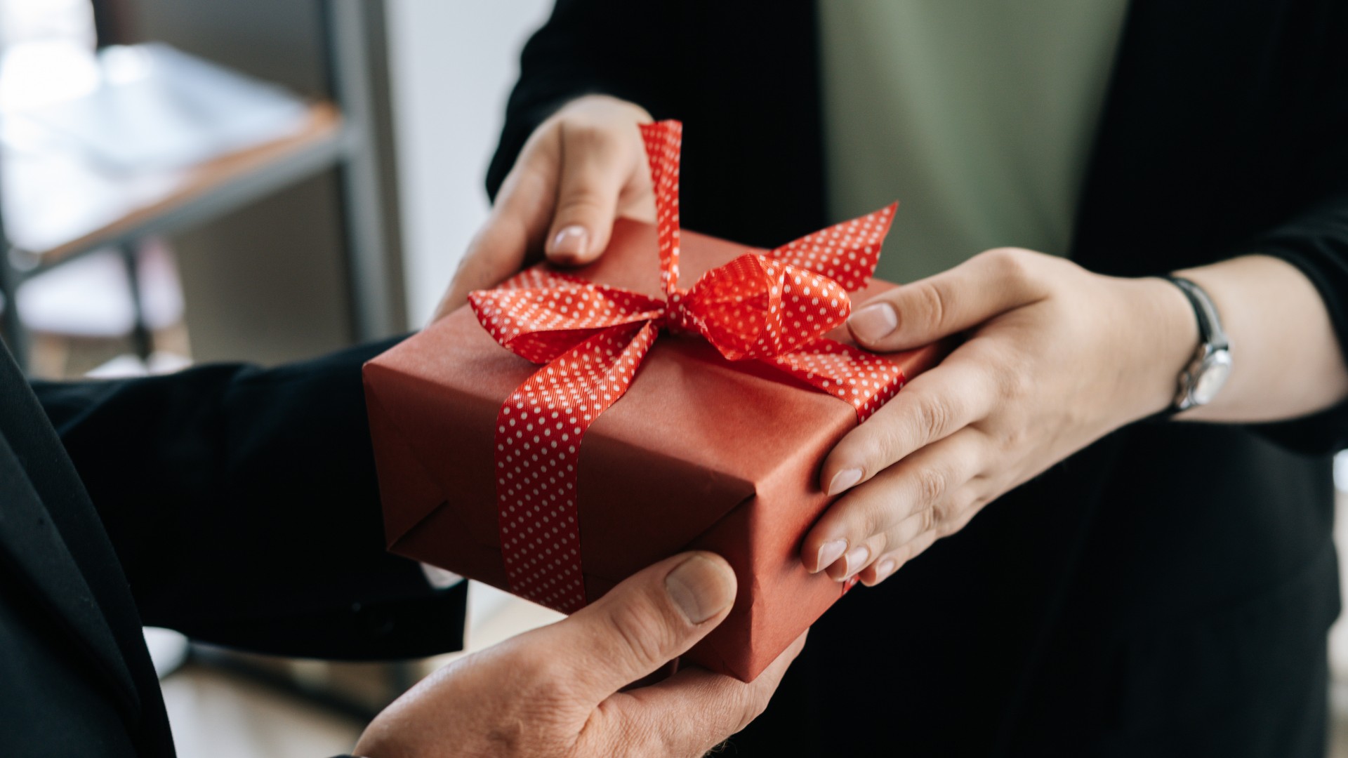 50 Employee Appreciation Gift Ideas That Actually Matter - Rewardz ...